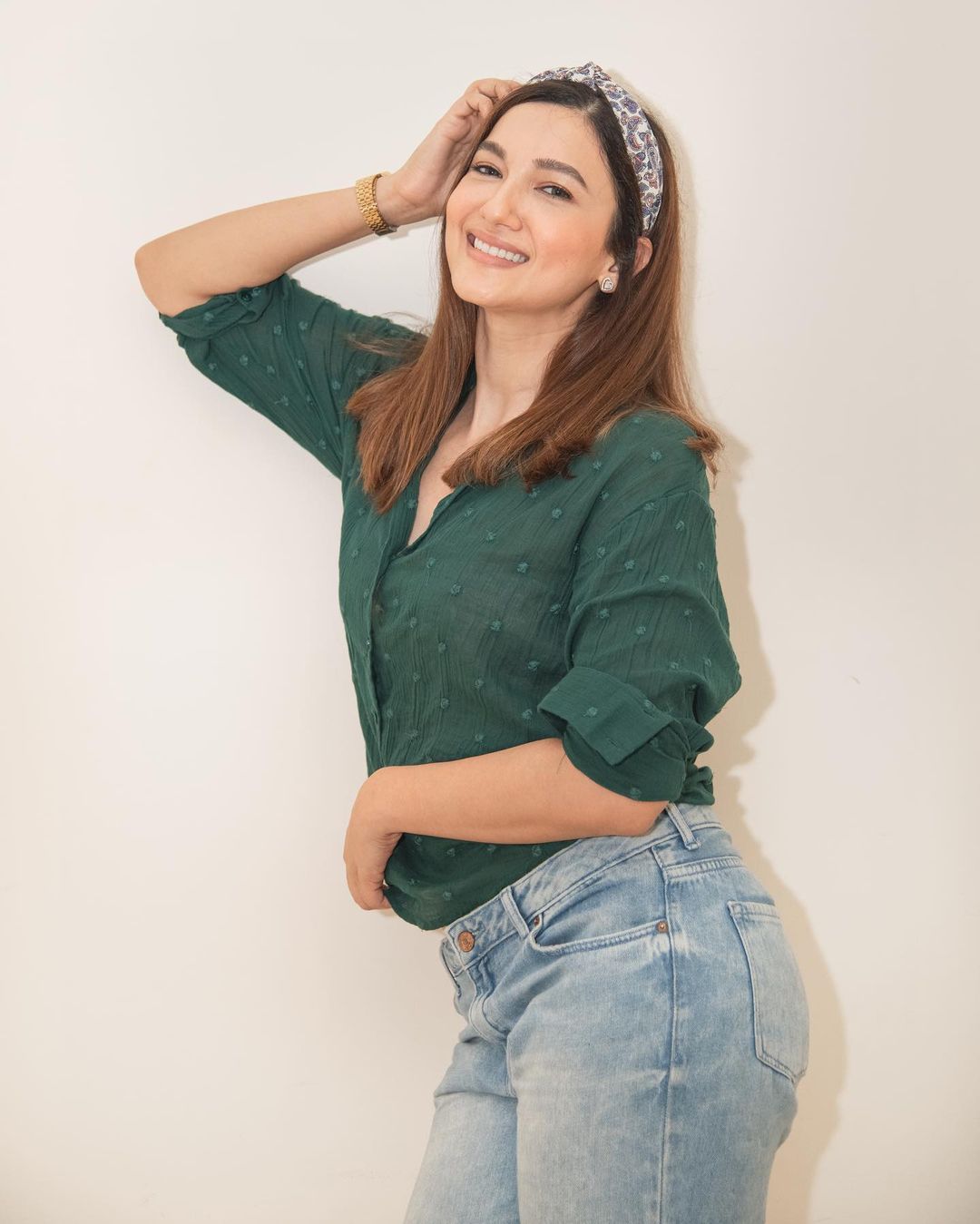 Gauahar Khan Sizzles In One-Shoulder Ruffle Dress, See Diva Slay Shades ...