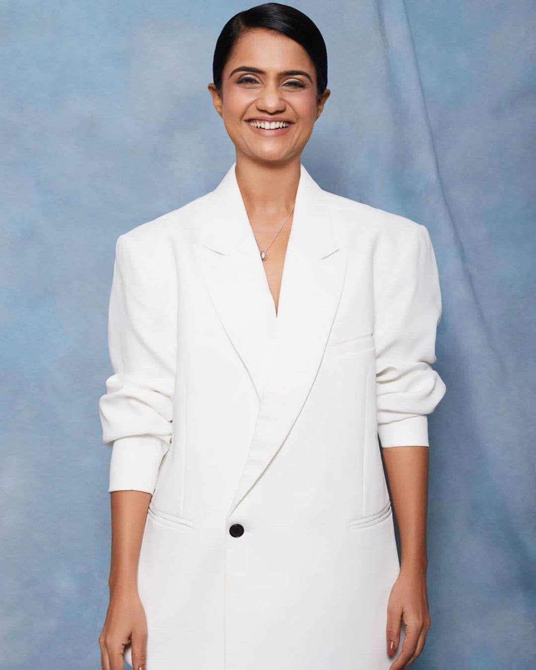 Amruta Subhash Stuns In White Pant-Suit, Take A Look At Diva's ...