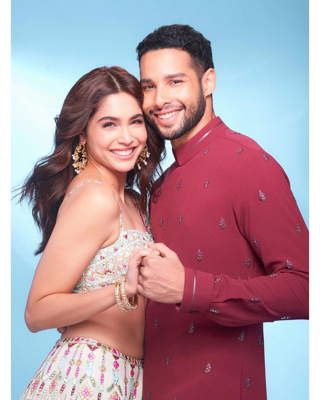 Sharvari Looks Sexy In Black Bralette, See Her Sensuous Pictures With ...