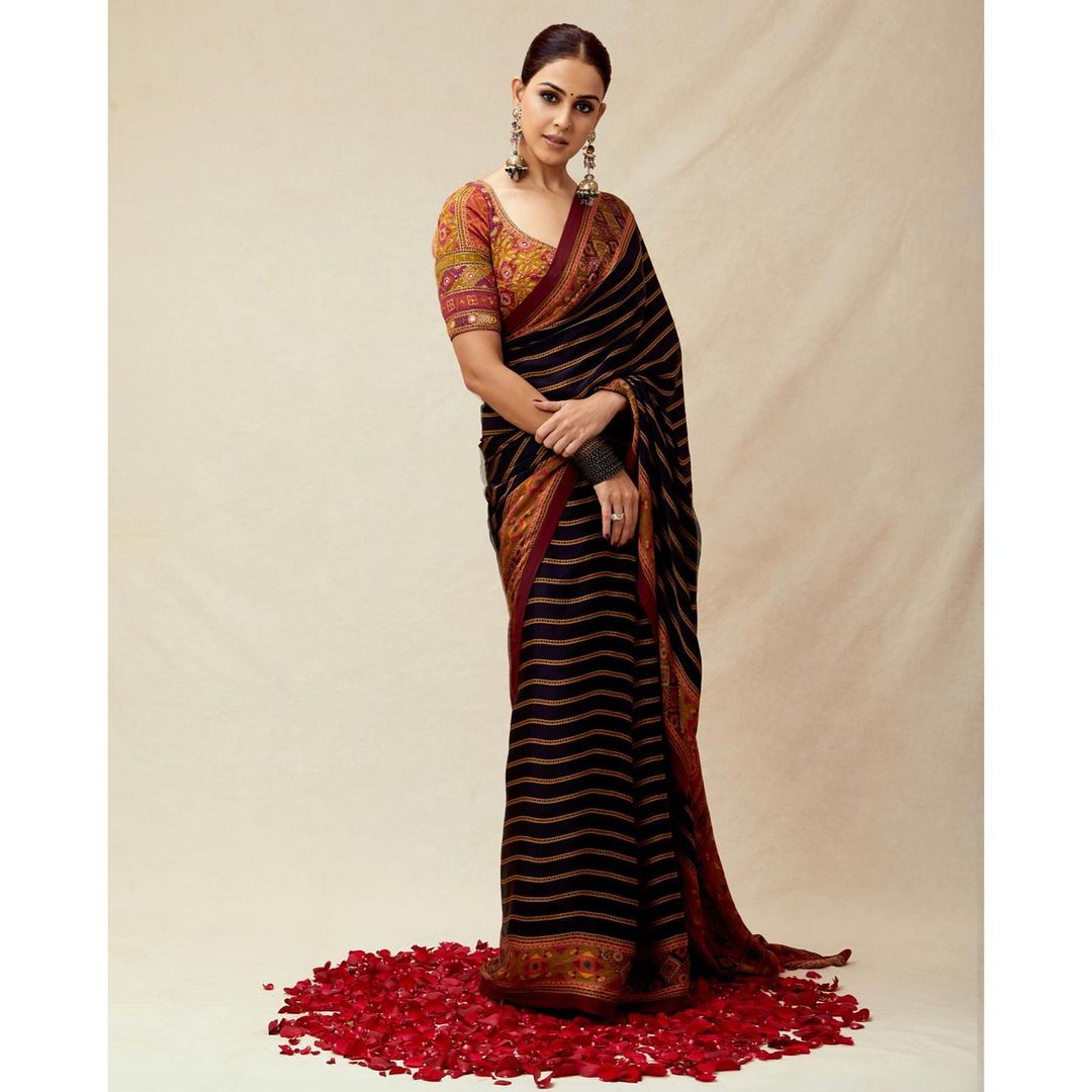 Genelia D'Souza Aces Ethnic Look In Black Silk Saree, See Her Drop-dead ...