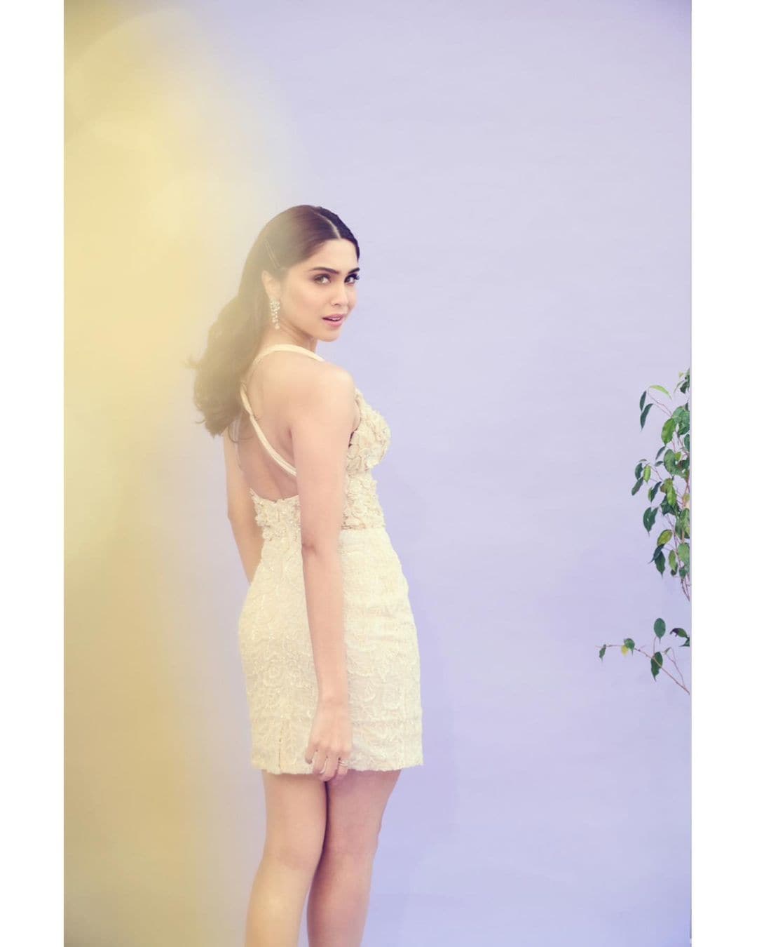 Sharvari Flaunts Her Cleavage In Black Bralette, Check Out Diva's Drool ...