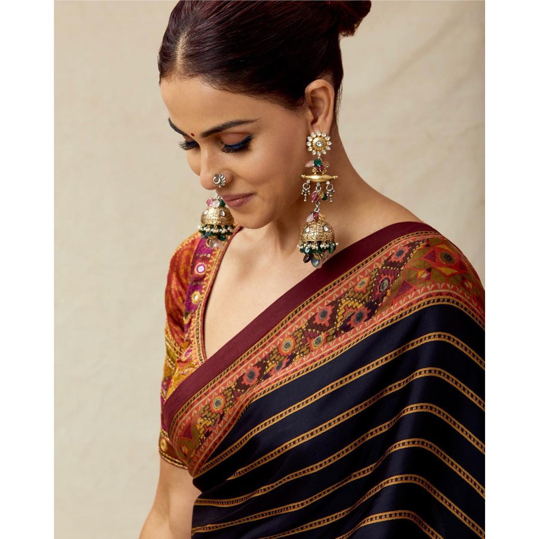Genelia D'Souza Aces Ethnic Look In Black Silk Saree, See Her Drop-dead ...