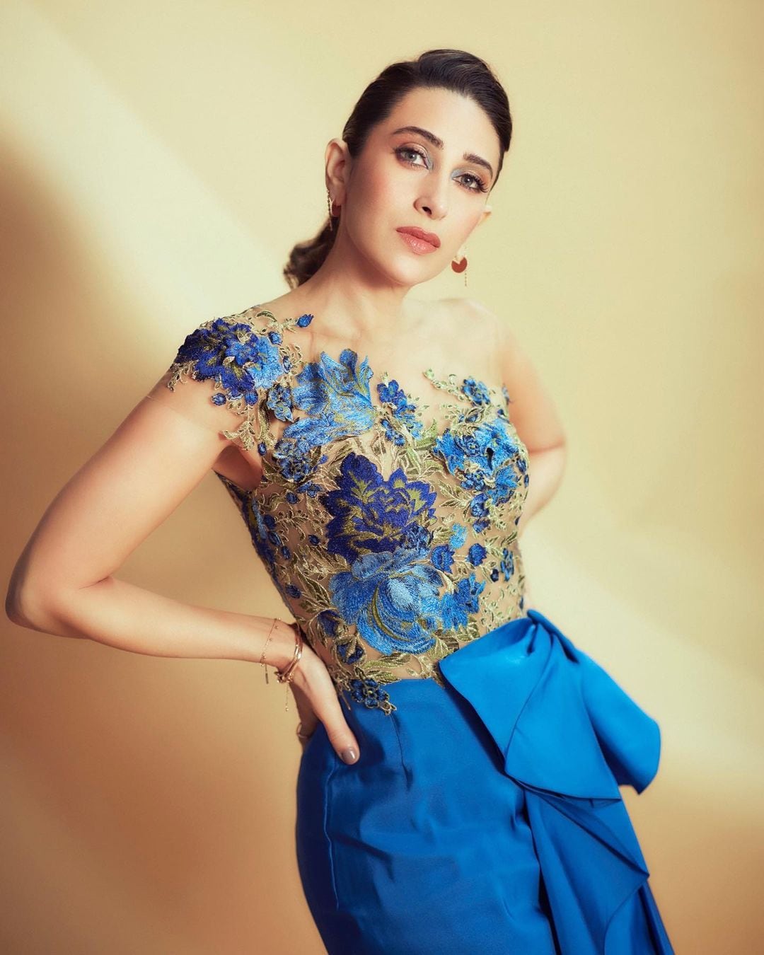 Karisma Kapoor Stuns In Blue One-Shoulder Dress, Look At Diva's ...