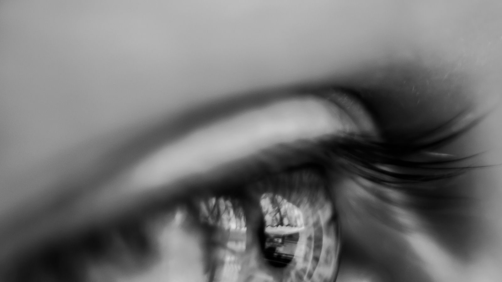 UK Man Becomes First to Receive 3D-printed Prosthetic Eye | Buzz News ...