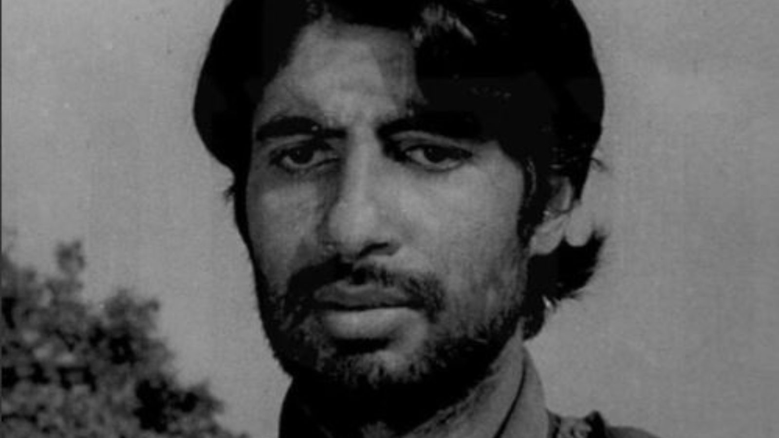 Amitabh Bachchan Completes 52 Years in Bollywood, Shares Pic From Debut ...