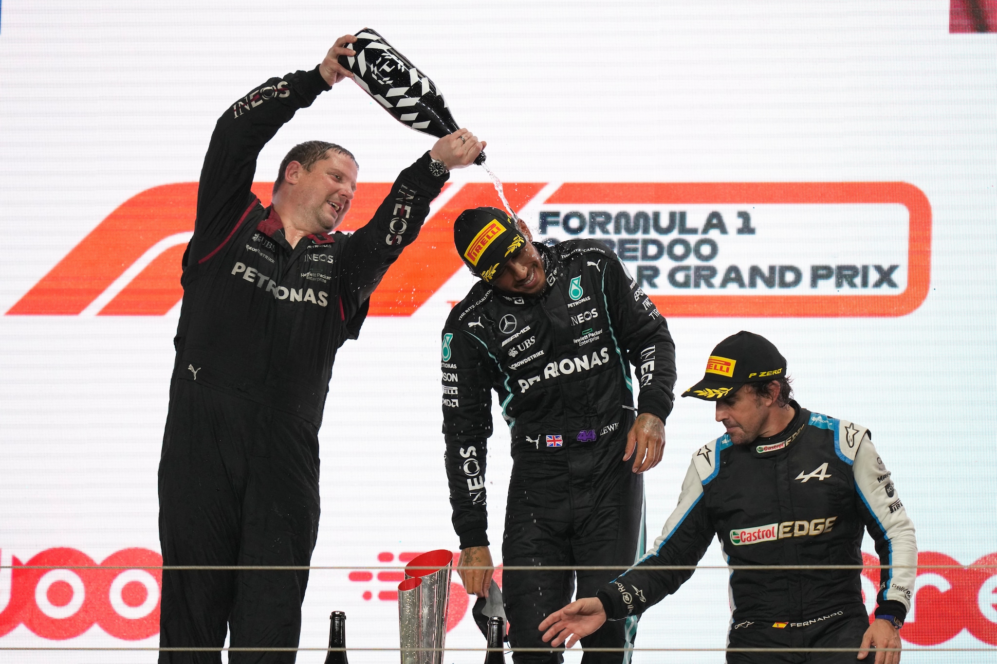 F1: Lewis Hamilton Wins Qatar Grand Prix as Max Verstappen's Lead ...