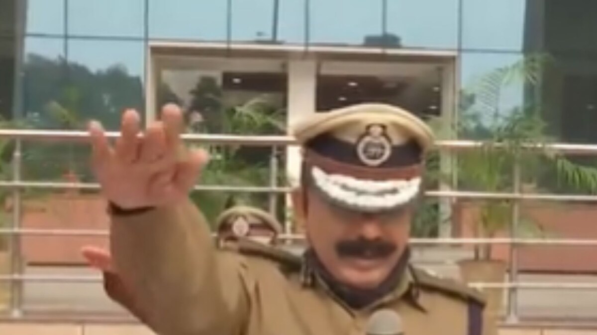 Bihar DGP Takes Oath to Not 'Consume Alcohol For Whole Life' - News18