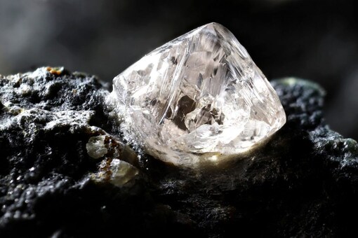 Scientists Make Surprise Discovery of Mineral Embedded in Deep-earth ...