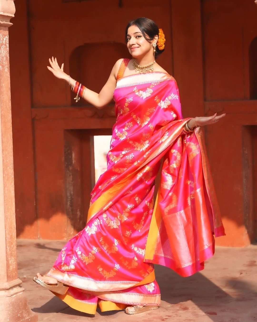 Divya Khosla Kumar Raises Temperature In Figure-hugging Gown, See Her ...