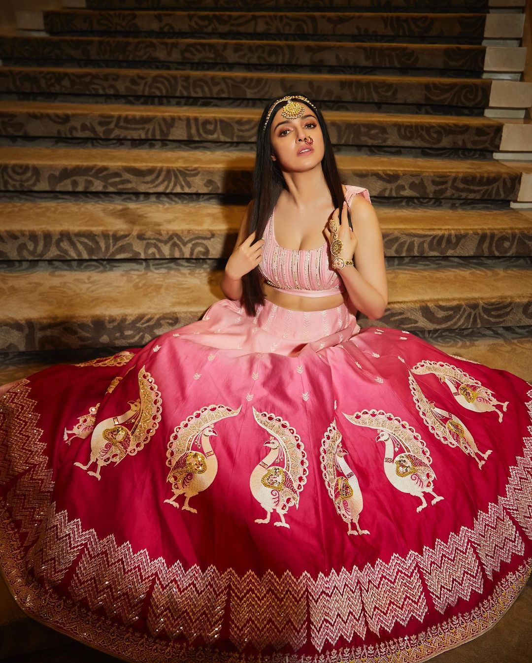 Divya Khosla Kumar Raises Temperature In Figure-hugging Gown, See Her ...