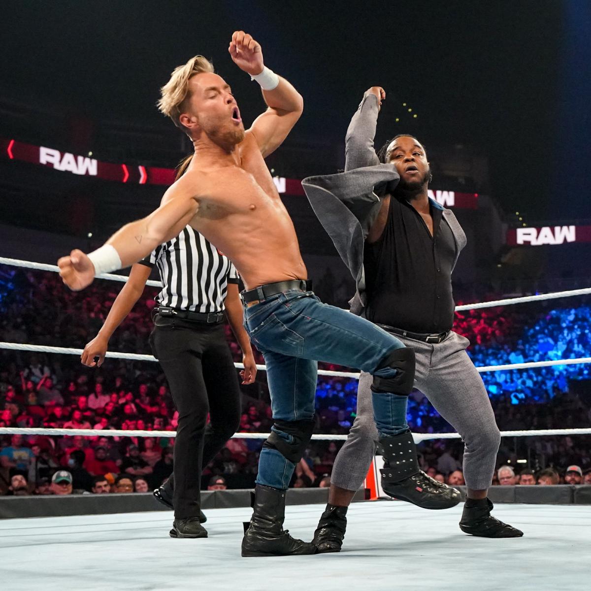 IN PICS | WWE RAW Results: Seth Rollins Beats Kevin Owens, Liv Morgan ...