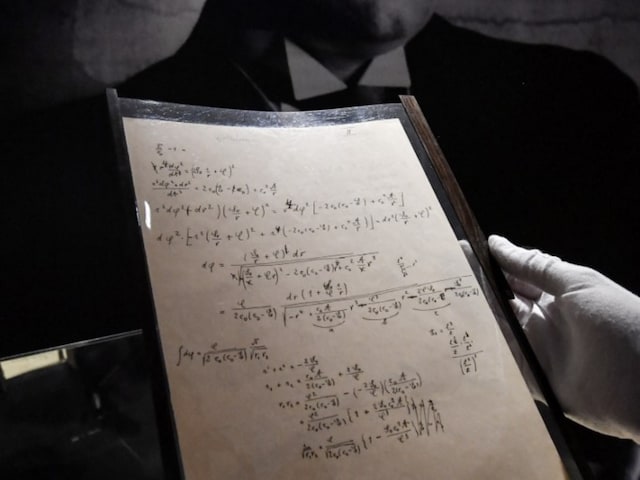 Albert Einstein's Handwritten Theory of Relativity Notes Fetch $13m at ...
