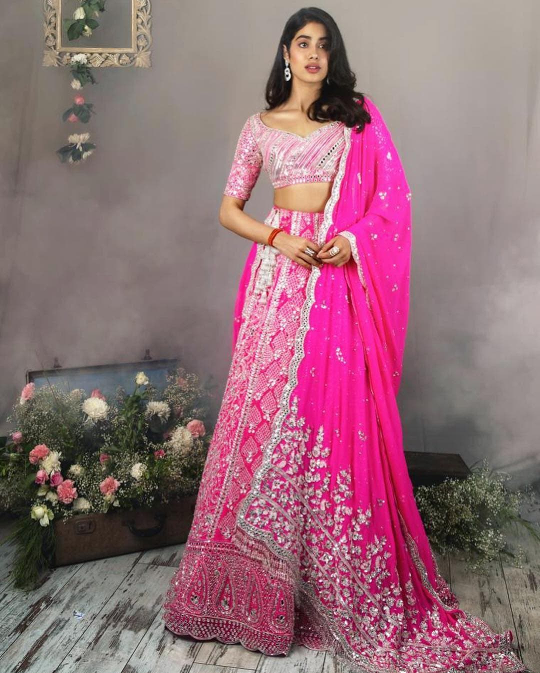 Janhvi Kapoor Is A Sight For Sore Eyes In Brown Lehenga, See Her ...