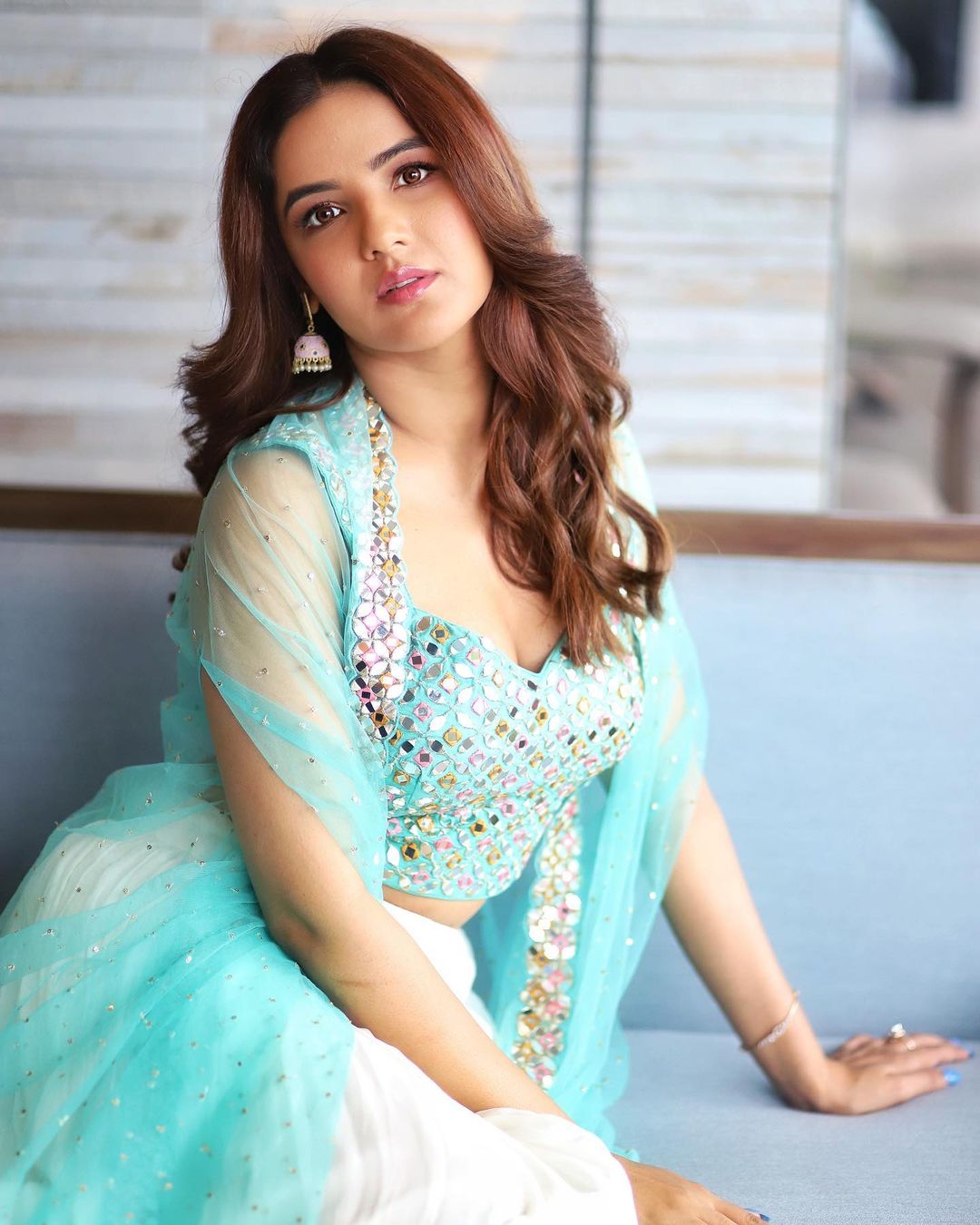 Jasmin Bhasin Looks Stunning Draped In Gorgeous Ethnic Outfits, See The ...