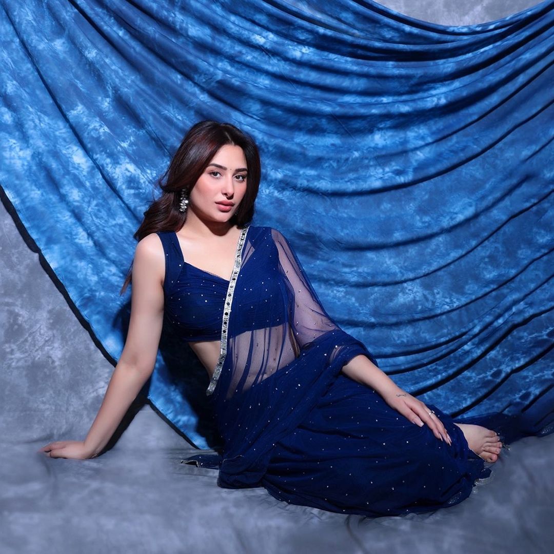 Mahira Sharma Looks Sensuous In Semi-sheer Blue Saree, Check Out Her ...