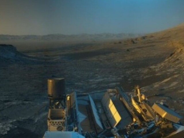 Mars Curiosity Rover Marks 10th Birthday on the Red Planet, Sends ...