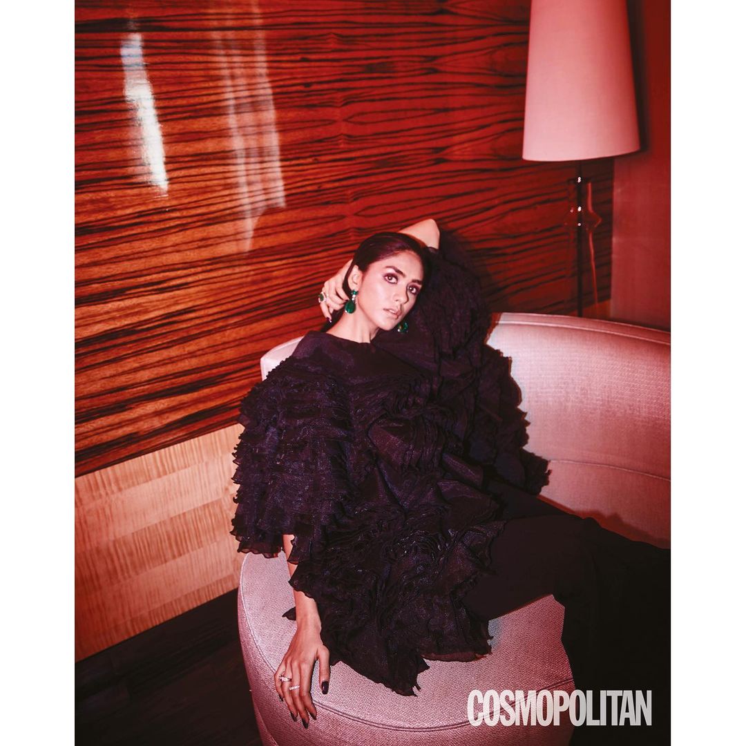 Mrunal Thakur Looks Sizzling As Cover Star Of Leading Magazine, See The ...