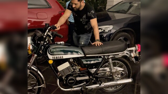 Cricketer MS Dhoni Buys Restored Yamaha RD 350 - Here's Everything You ...