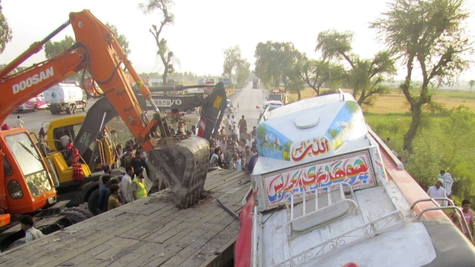 News18 Evening Digest: 22 Killed as Bus Falls into Ravine in Pakistan ...