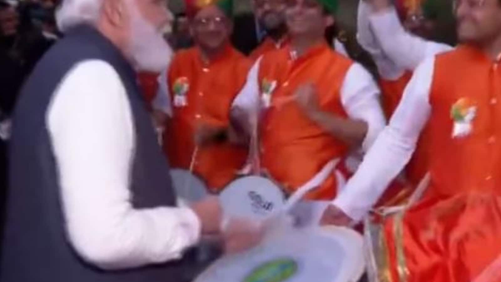 PM Modi Played Drums, Gave Autographs as He Bid Goodbye to Indian ...