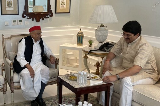 Raghuraj Pratap Singh ‘Raja Bhaiyya’ Meets Mulayam Singh Yadav, Calls ... Raghuraj Pratap Singh ‘Raja Bhaiyya’ Meets Mulayam Singh Yadav, Calls ...