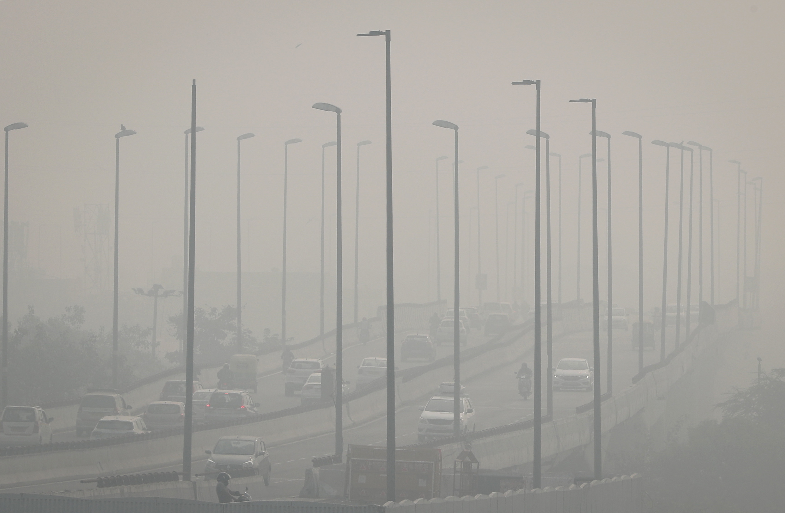 Taj Mahal Shrouded in Smoky Haze, Delhi and Parts of UP Covered in Smog ...