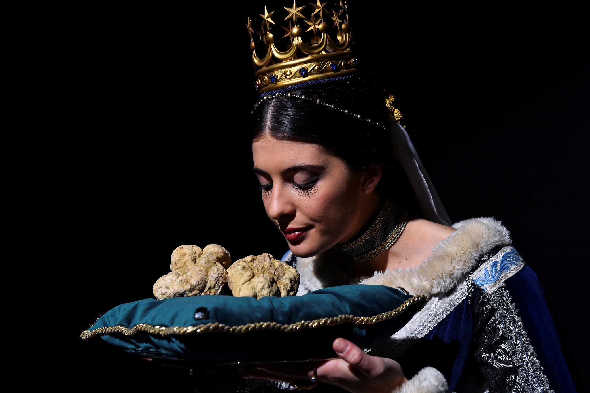 In Photos: Italy's Truffle Auction, Solar-powered Elevator and Other ...