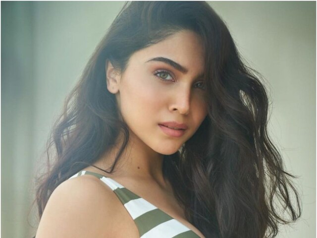 Sharvari Turns up the Heat in Striped Bikini Top, Flaunts Her Extremely ...