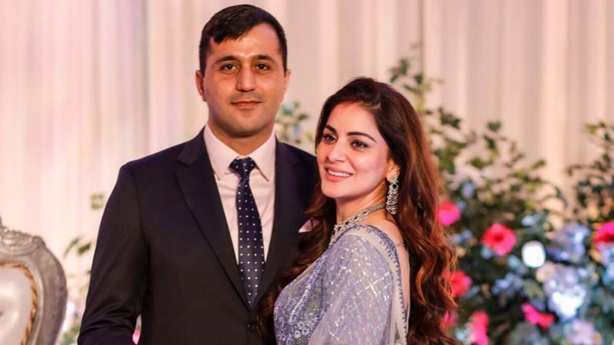 Shraddha Arya Wedding Reception: First Photos of 'Commander and Mrs ...