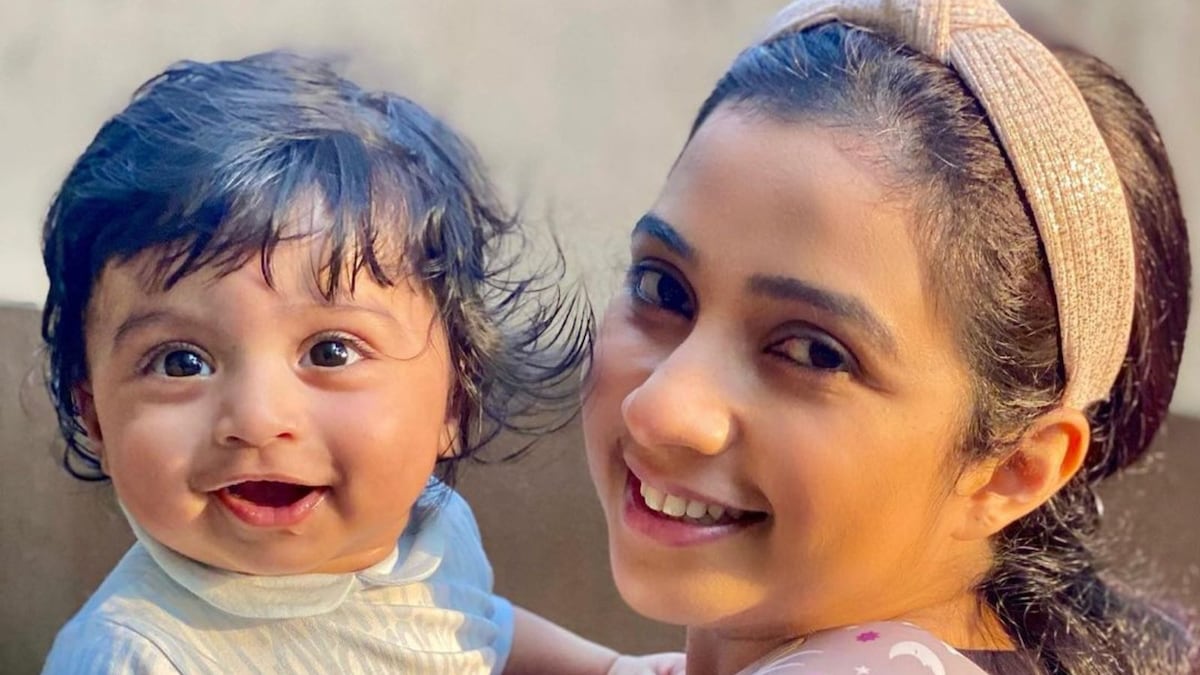 Shreya Ghoshal Introduces Son Devyaan to the World As He Turns 6 Months ...