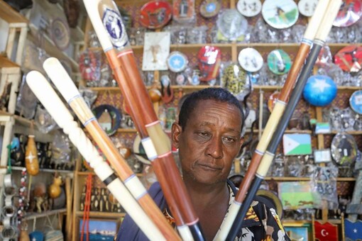 Somalia's Last Camel Bone Carving Artisans Determined to Keep Tradition ...