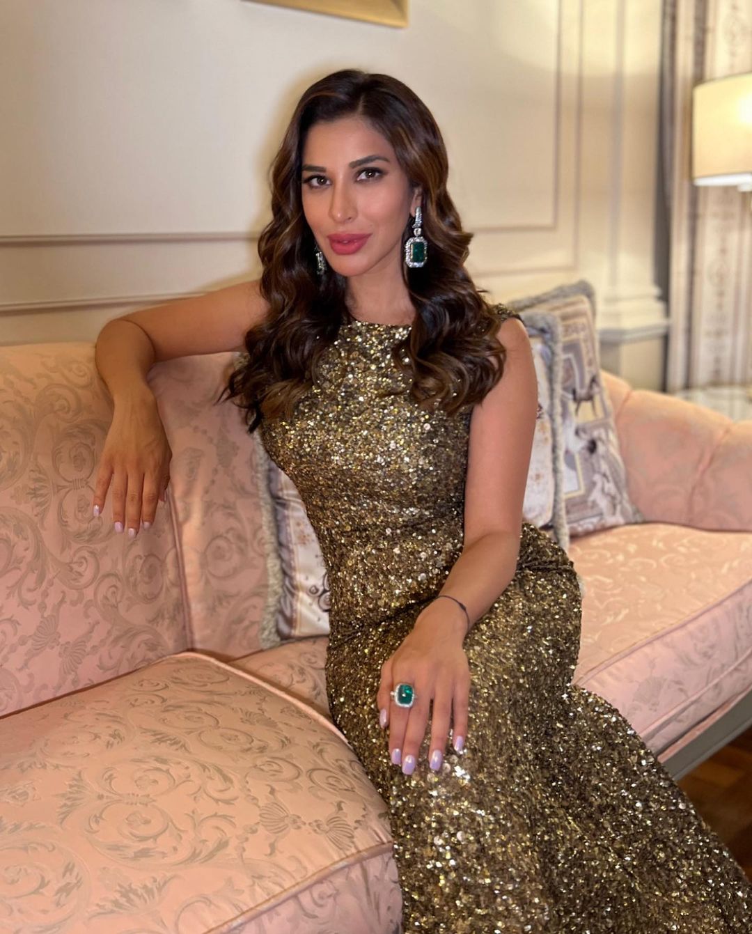 Sophie Choudry Oozes Glamour In A Golden Sequinned Gown, Check Out The ...
