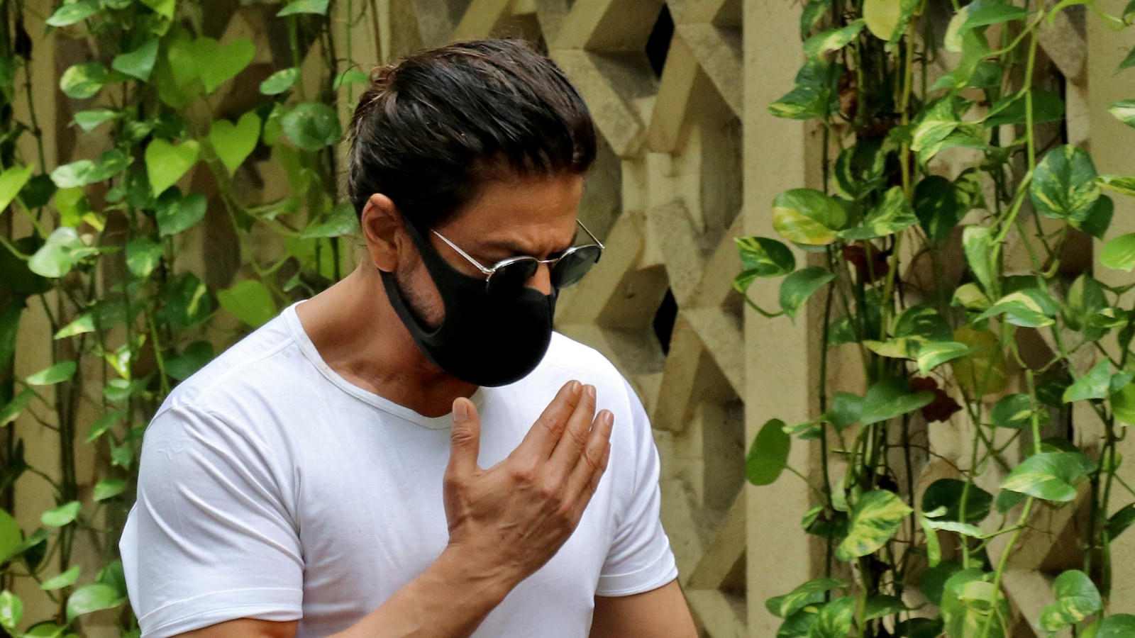 When Shah Rukh Khan 'Ditched' Stardom and Won Us Over With Humility ...