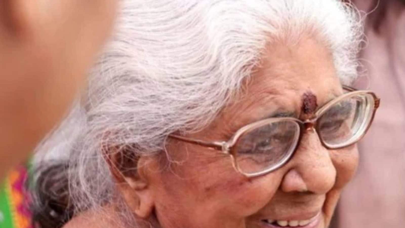 Novelist Mannu Bhandari Passes Away Aged 90. Tributes Pour in | India ...