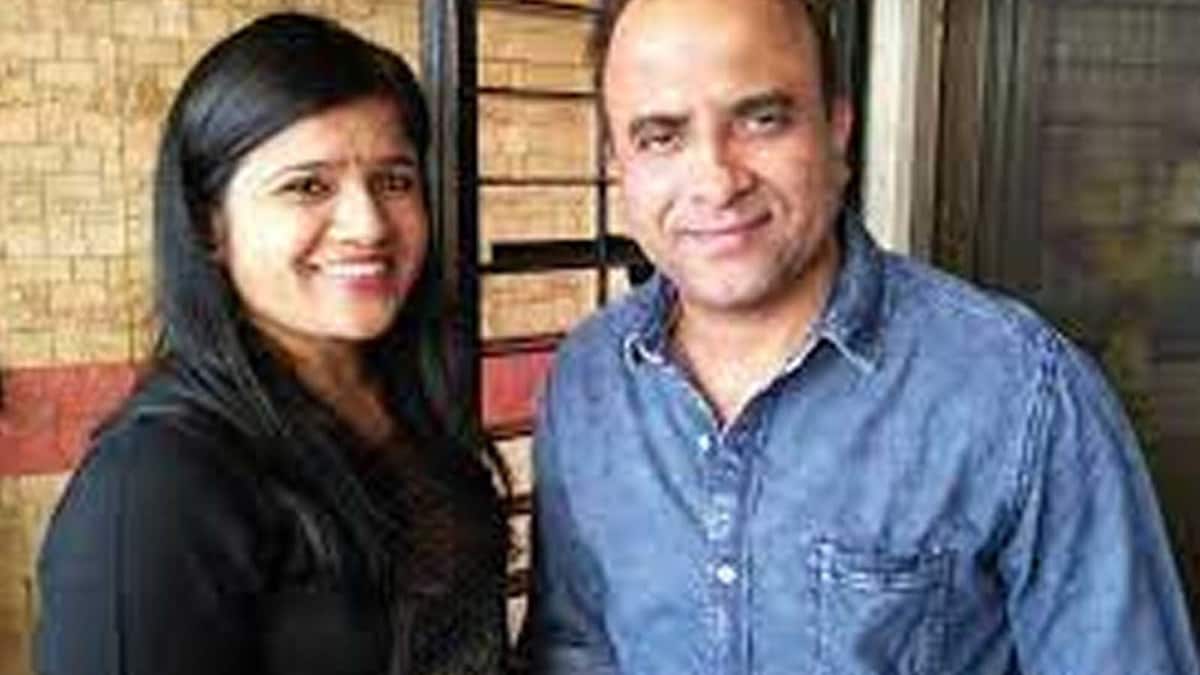 On 24th Wedding Anniversary, Actor Samir Choughule's Beautiful Insta ...