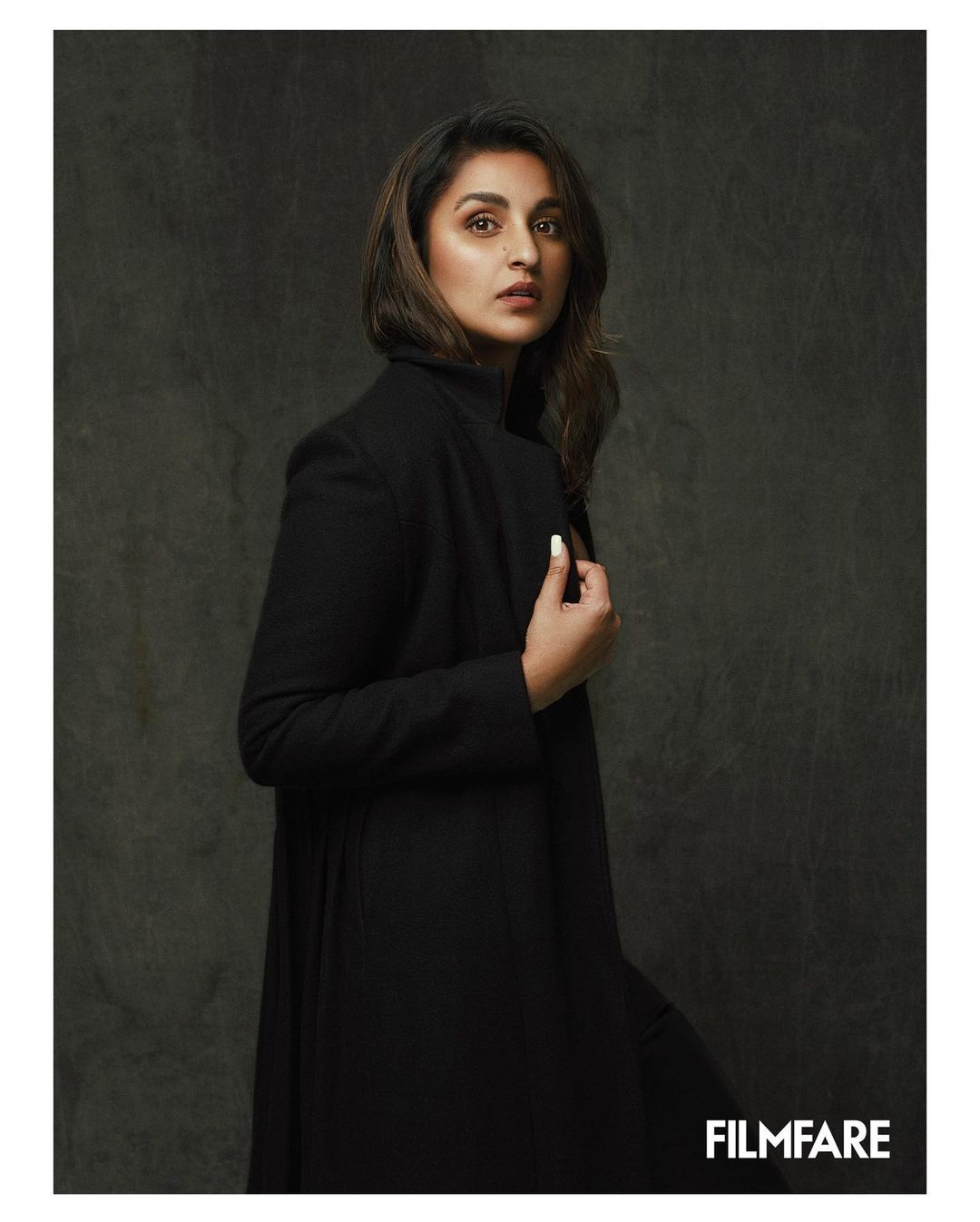 Parineeti Chopra Flaunts Cleavage In Bold Magazine Shoot, Check Out Her ...