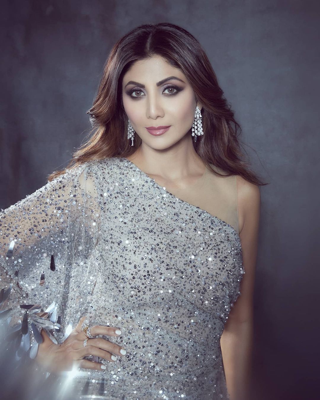Shilpa Shetty Gives Perfect Holiday Vibes In Glittery Outfit, Check Out ...