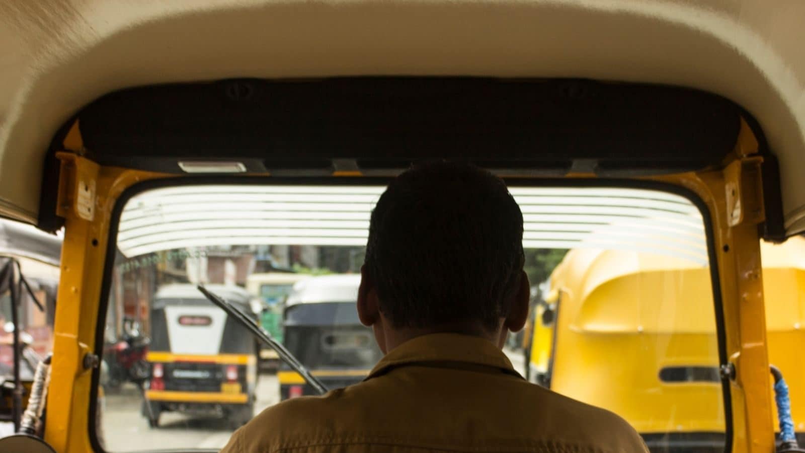 Agra Auto Driver Returns Bag With Rs 75K, Gold to Man Who Forgot it at ...