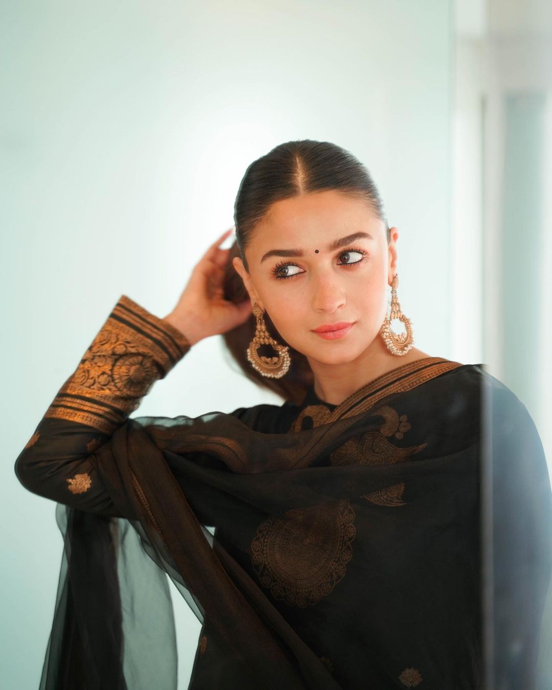 Alia Bhatt Starts RRR Promotions In Stunning Ethnic Wear Attires, Check ...