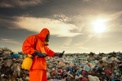 UK Man Who Accidentally Dumped Bitcoin Worth Rs 3,000 Crore is Still ...