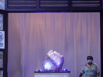 ‘Queen of Asia’: Breathtaking Blue Sapphire Weighing 310 kg Unveiled by ...