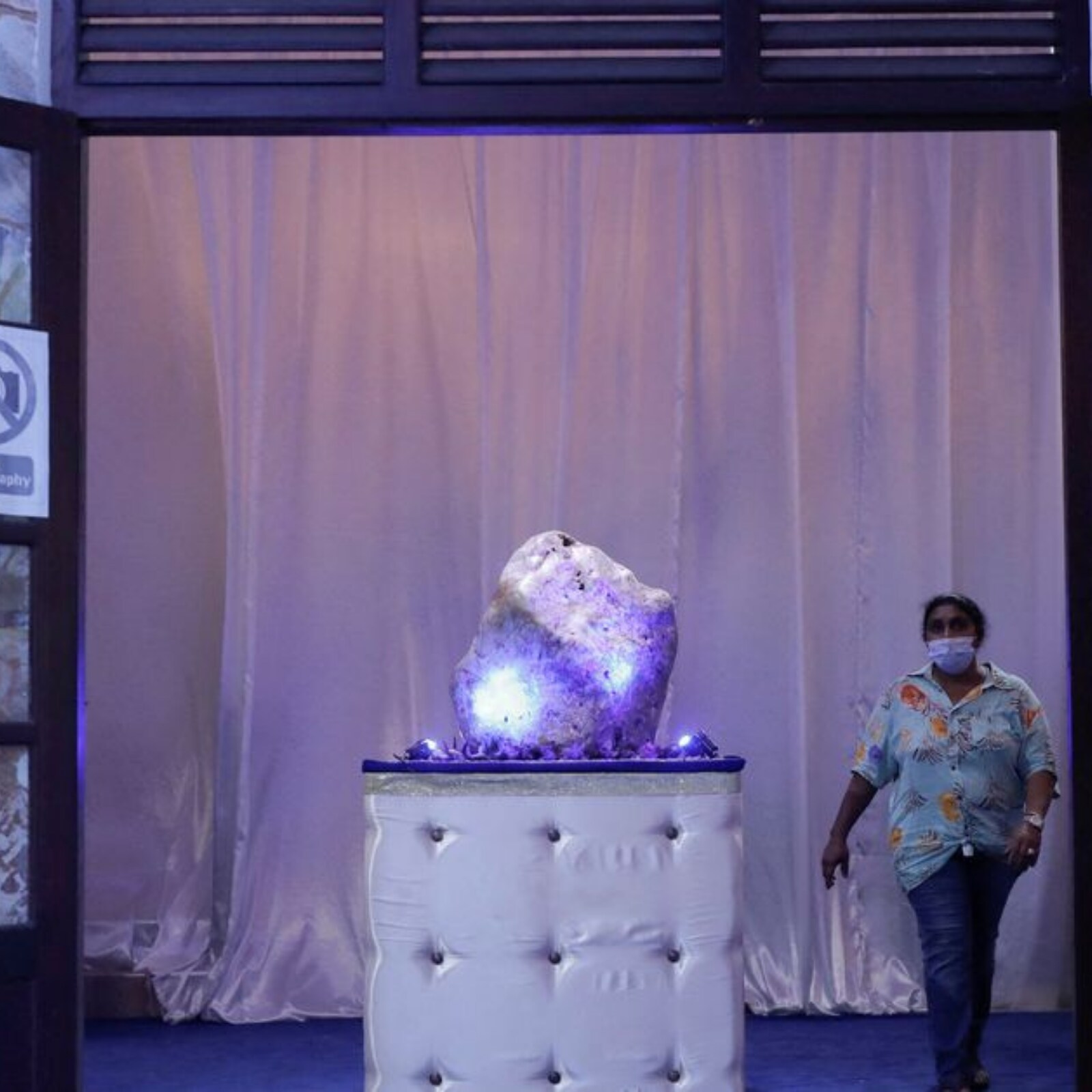 Stunning pale blue Sapphire crystal from Sri Lanka. Rocks & Geodes Home ...