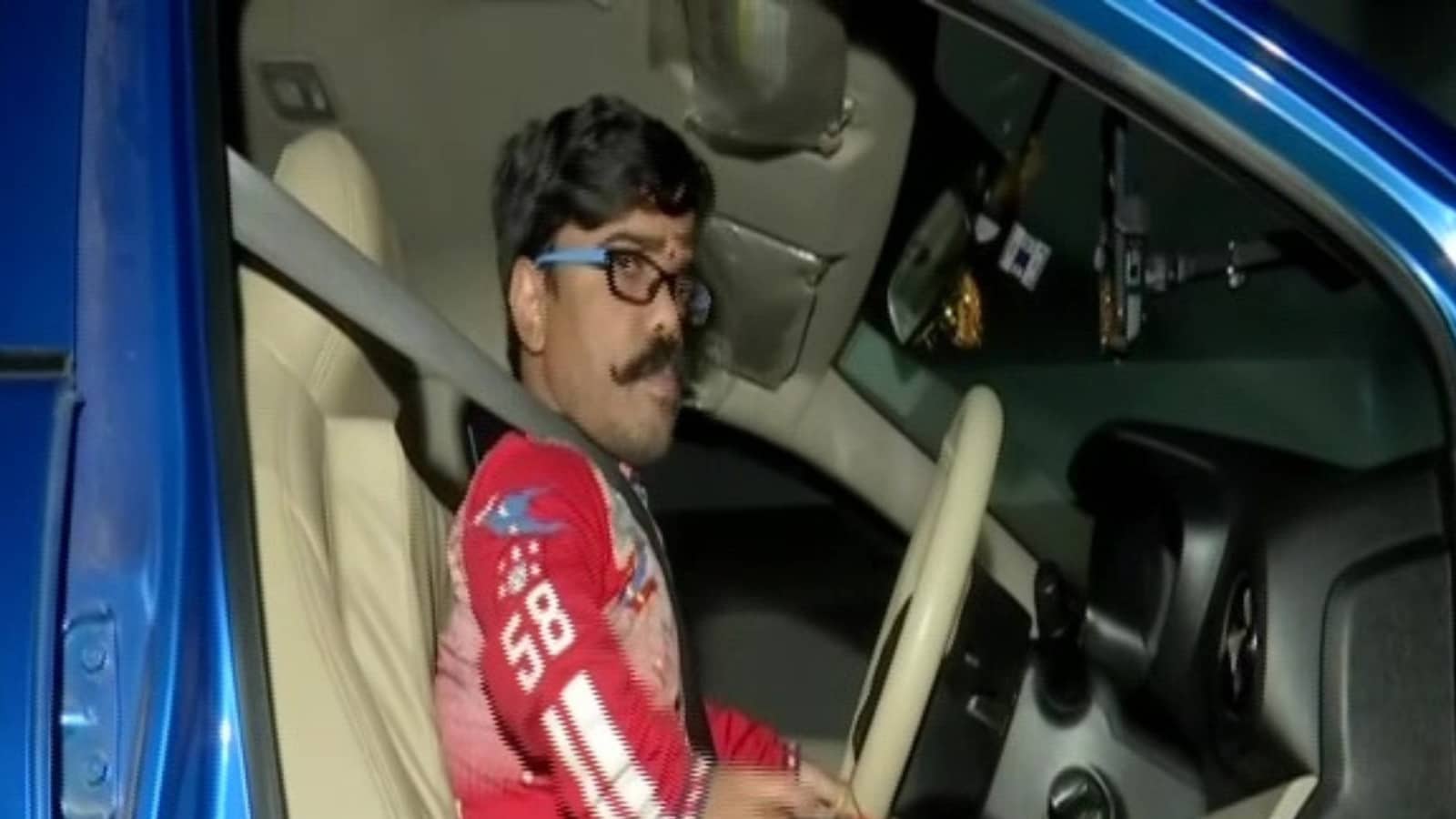Hyderabad Man Becomes First Dwarf Person in India to Get Driver’s ...