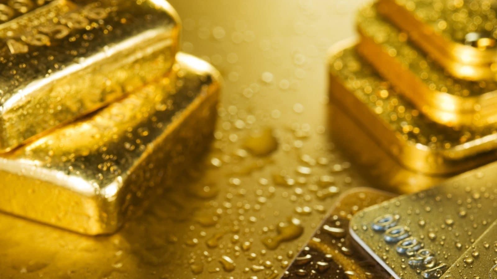 UP Man Smuggles Gold Rods Worth Rs 45 lakh Hidden in Juicer, Held At ...