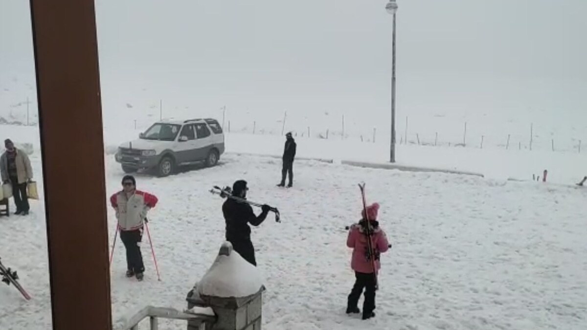 Higher Reaches of Kashmir Receive First Snowfall of Season's 'Chilla-i ...