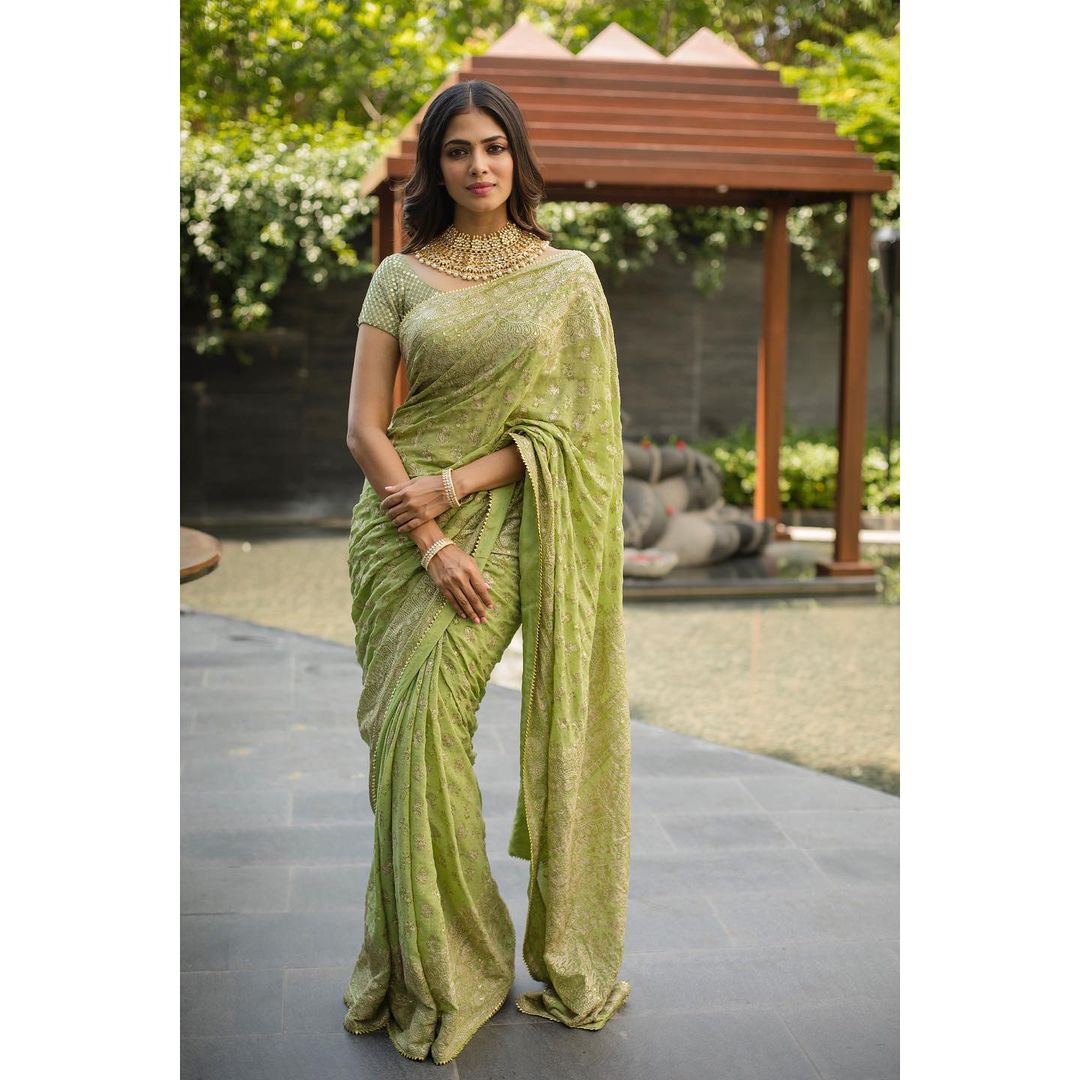 Malavika Mohanan Dazzles In White Salwar, See Diva Slay Ethnic Outfits ...