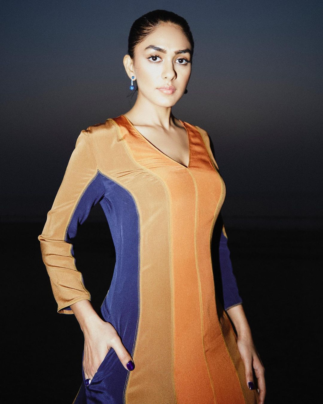 Mrunal Thakur Gives Chic Fashion Goals During Jersey Promotions, Check ...