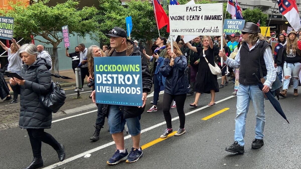 Thousands Protest Covid-19 Rules as New Zealand Marks 90% Vaccine Rates ...