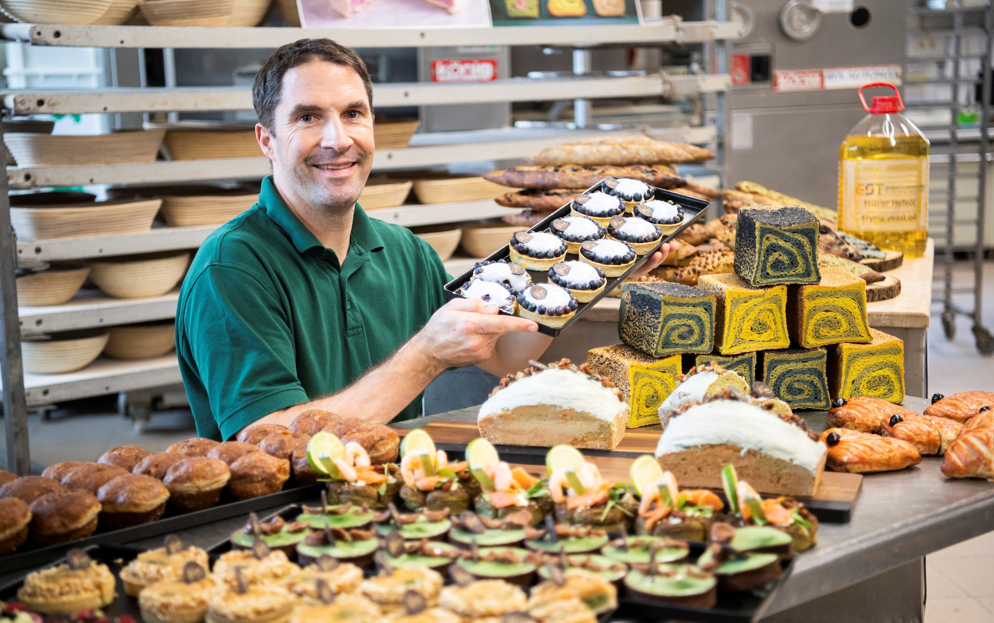 In Photos: German Baker Dishes Out Desserts Made of Algae for Christmas ...
