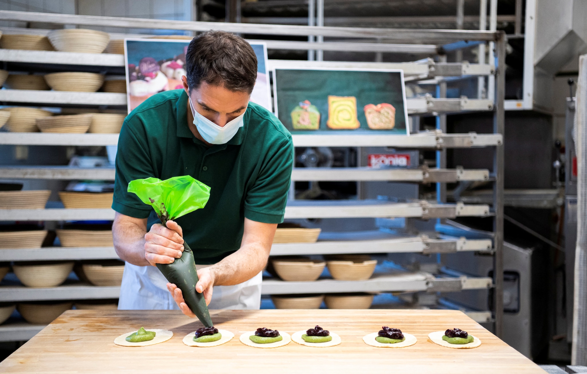 In Photos: German Baker Dishes Out Desserts Made of Algae for Christmas ...